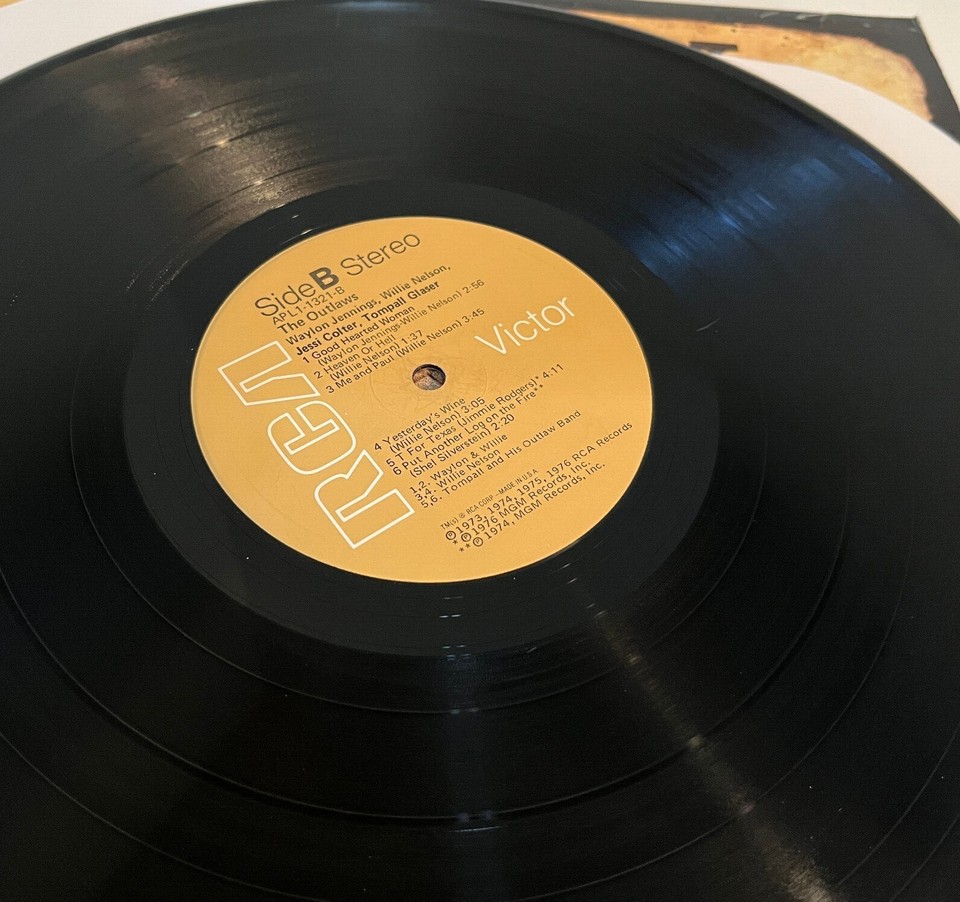 VINYL RCA 1976 "THE OUTLAWS"~*WANTED*~PRE-OWNED & GENTLY LOVED ...