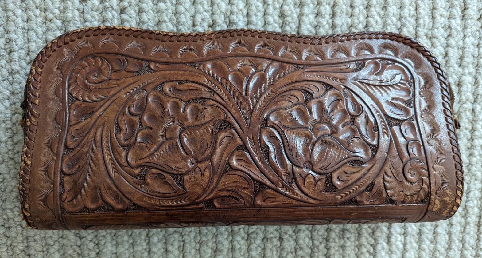Vintage 1950's Western Floral Tooled Leather Large 13… - Gem
