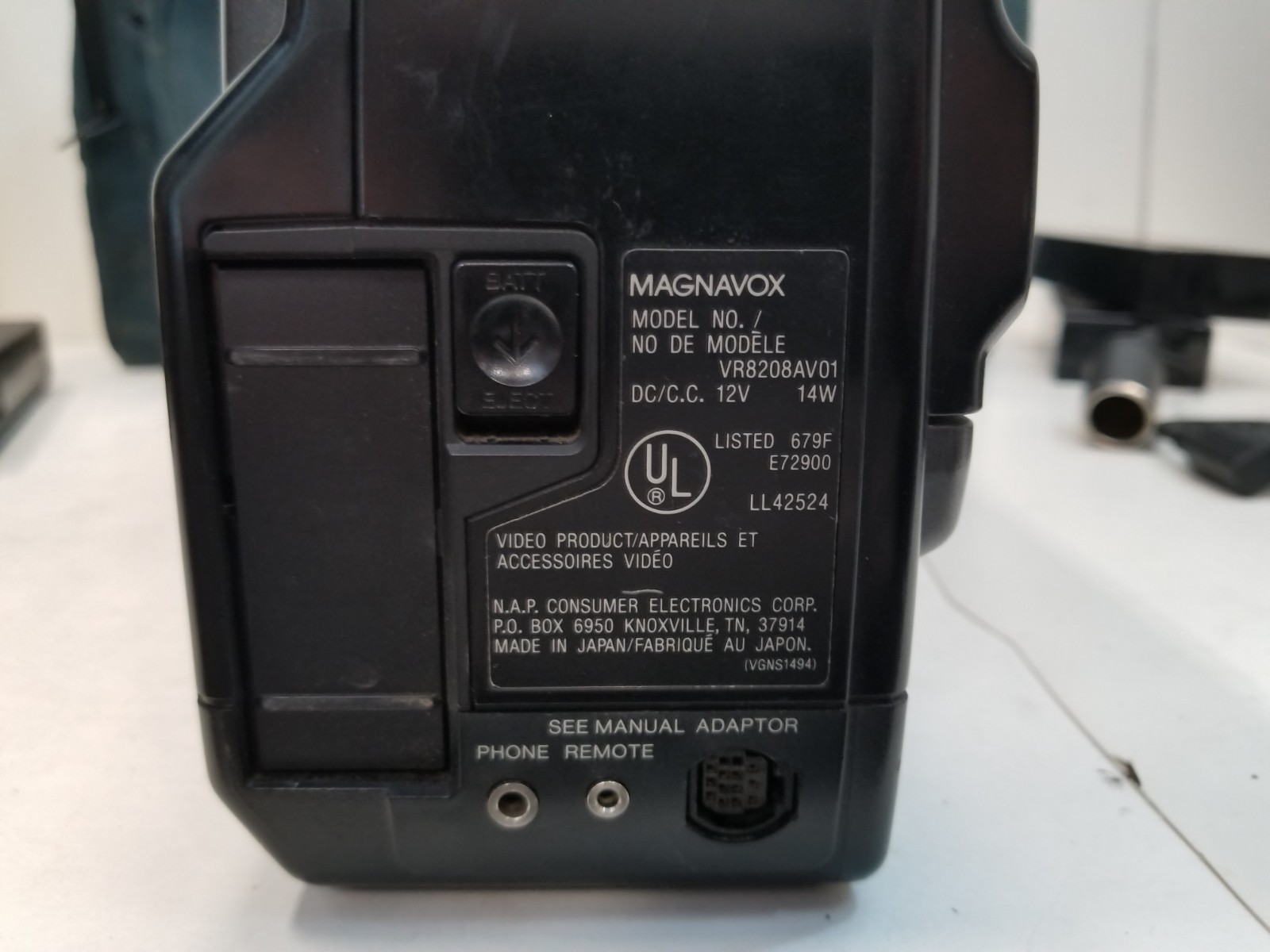 Magnavox MovieMaker VR8208AV01 VHS Movie Camera with Accessories and ...