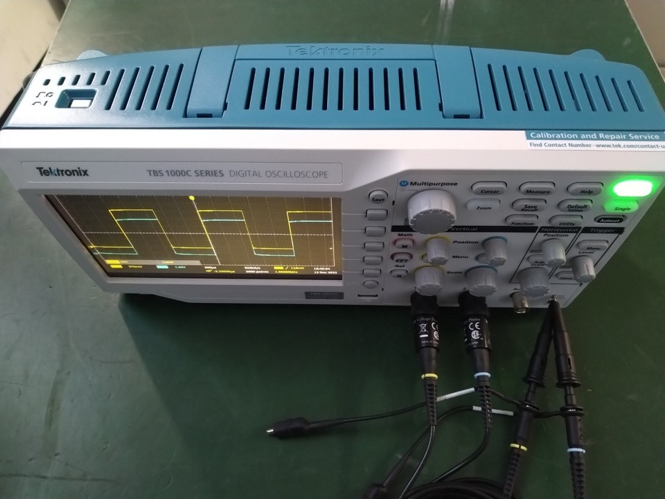 Tektronix TBS 1000C Digital Oscilloscope TBS1072C , TPP0100 probes are ...