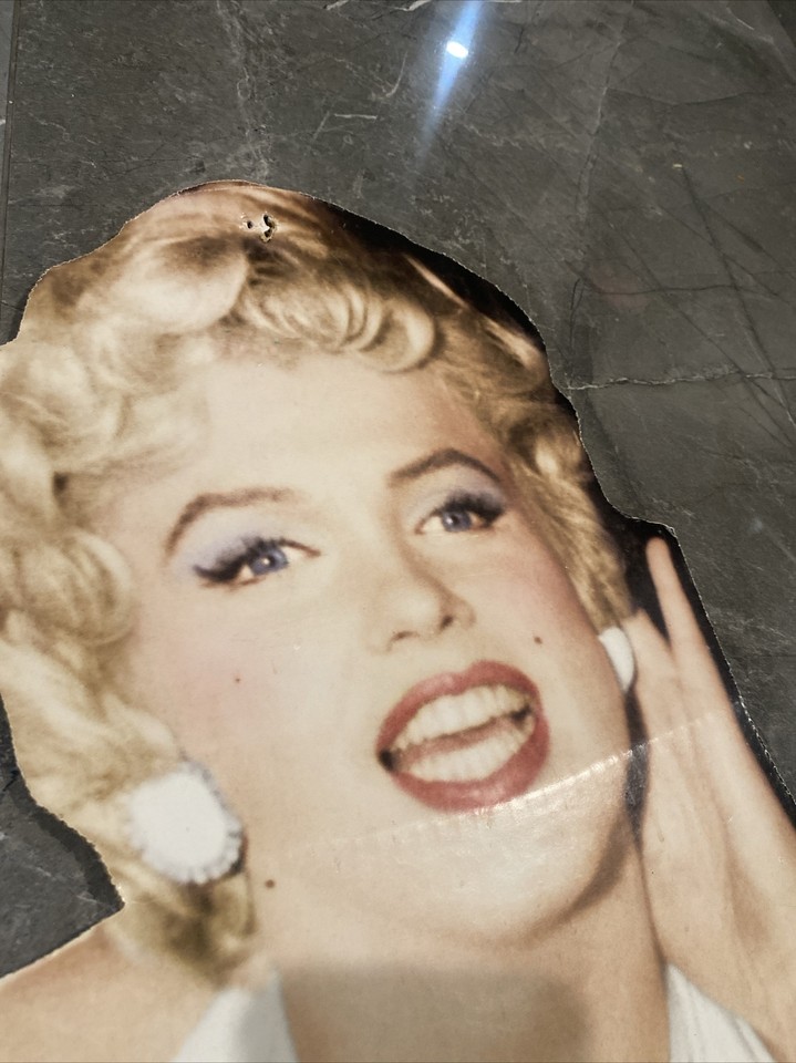 Life size posters of athletes - volfturtle