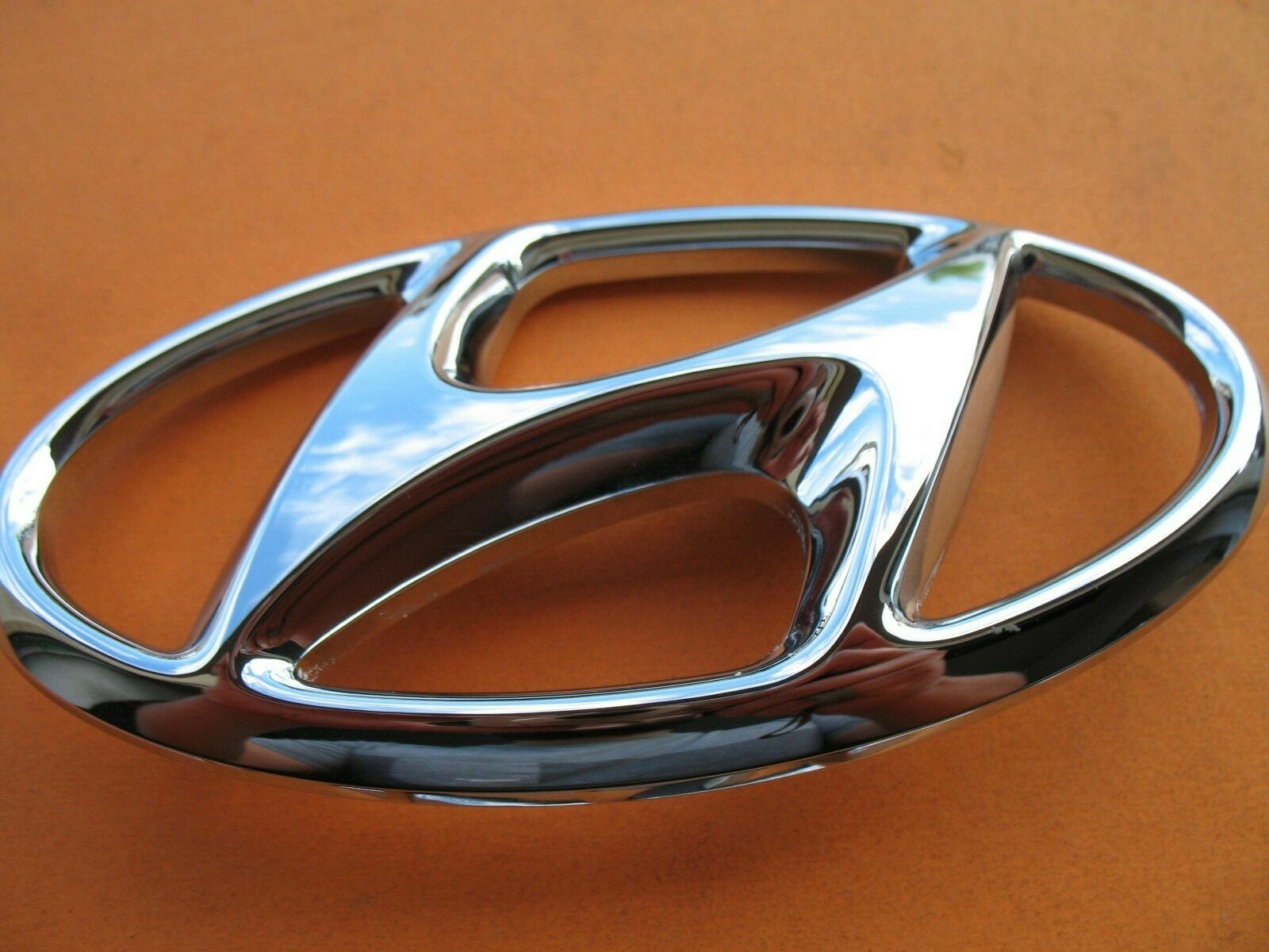 16 17 18 HYUNDAI TUCSON HTRAC REAR HATCH GATE LID EMBLEM LOGO BADGE ...