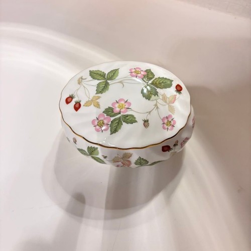 E2 WEDGWOOD Wild Strawberry Trinket Box 364 | eBay