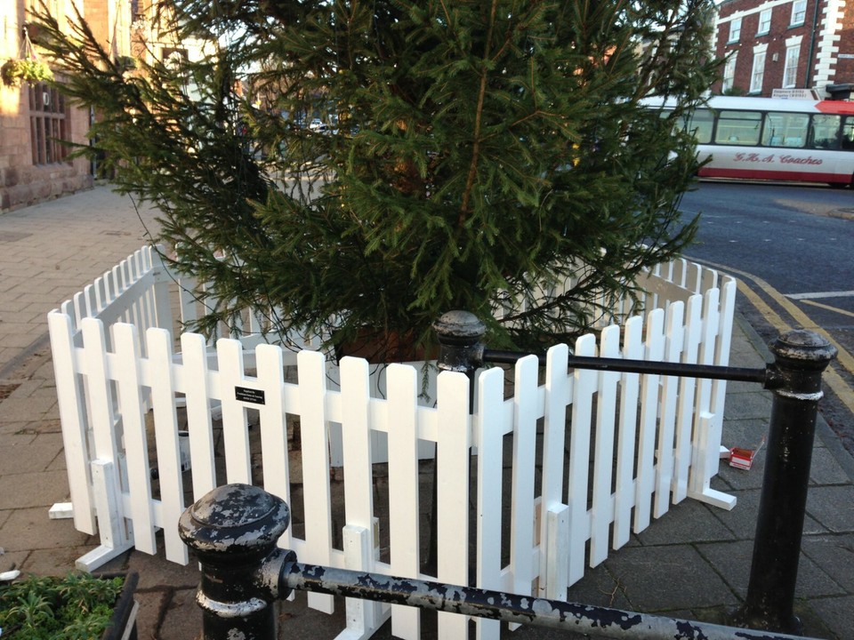 3.6M White Primed Wooden 'Free Standing' Picket Fencing/Legs Events ...