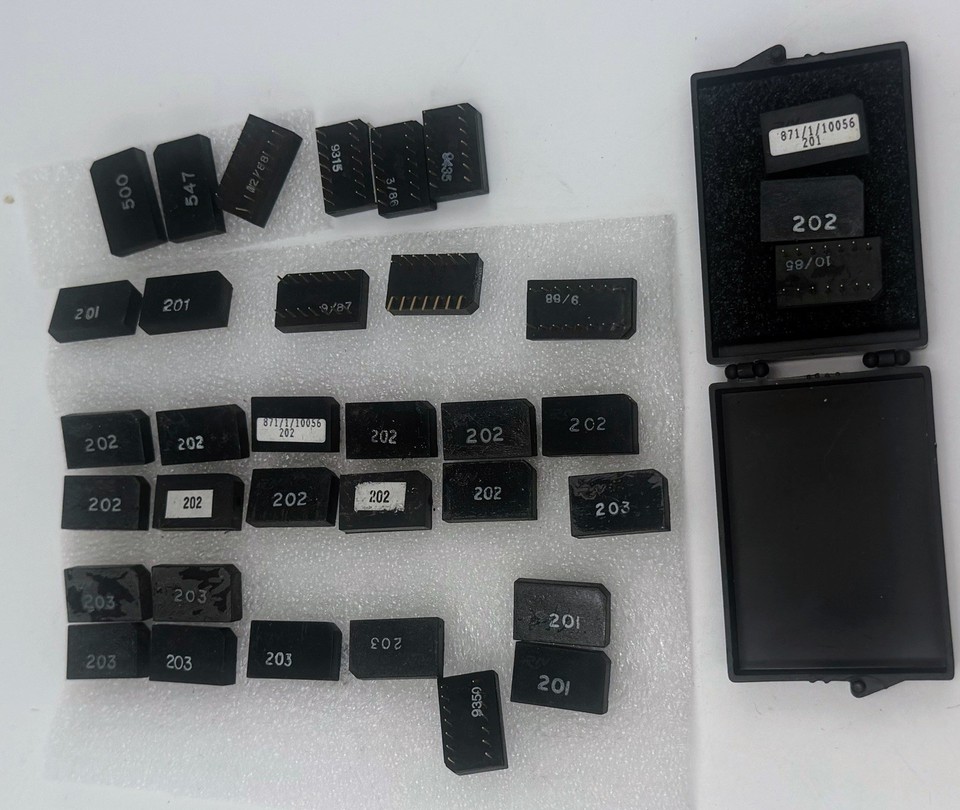 UNTESTED Job-Lot SRAM CACHE Memory Chip RAM 386 486 Pentium Gold Colour ...