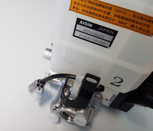 TOYOTA LAND CRUISER BRAKE MASTER CYLINDER 47025-60023 GENUINE NEW | eBay