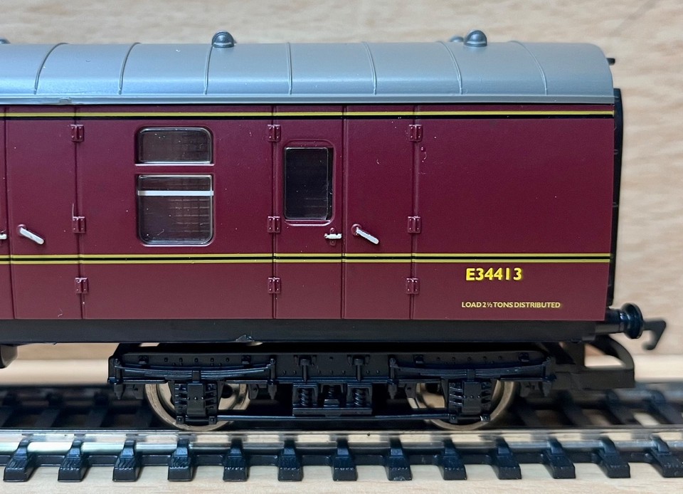 Hornby 'OO' R2195M B.R. "The Master Cutler" Train Pack Limited Edition ...