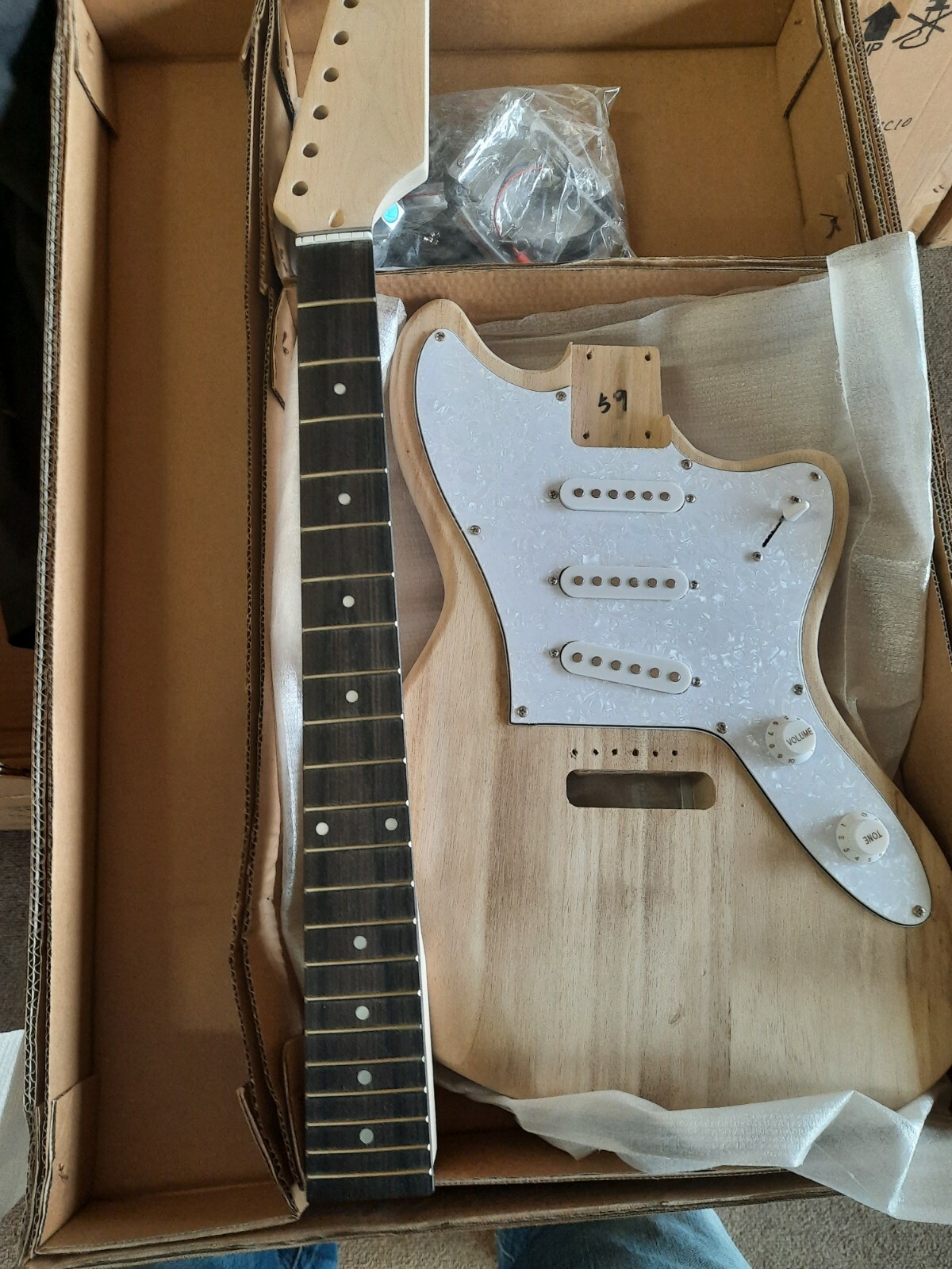 MAKE YOUR OWN JAG/JAZZMASTER ELECTRIC GUITAR-DIY KIT-PARTS INCLUDED | eBay