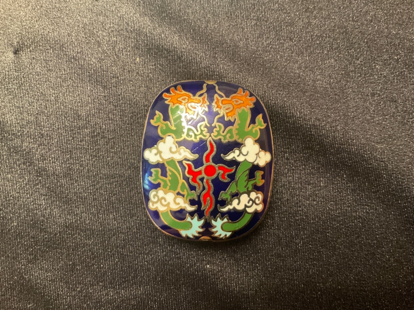 #Pendentif vintage en métal doré émaux cloisonnés dragon sur fond bleu ...