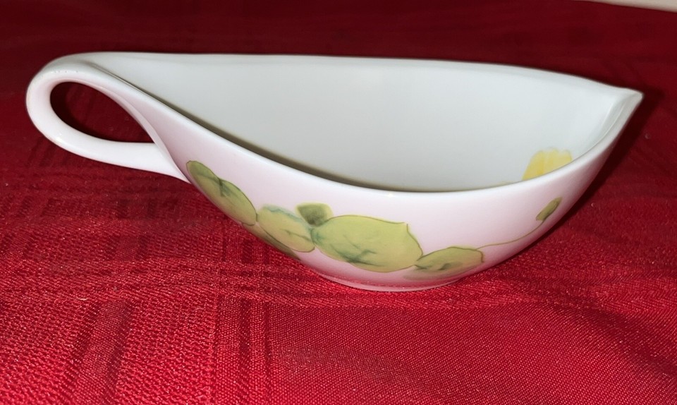 MIKASA 5.5” WATER LILIES BONE CHINA TEARDROP HANDLED BOWL W SPOUT # ...