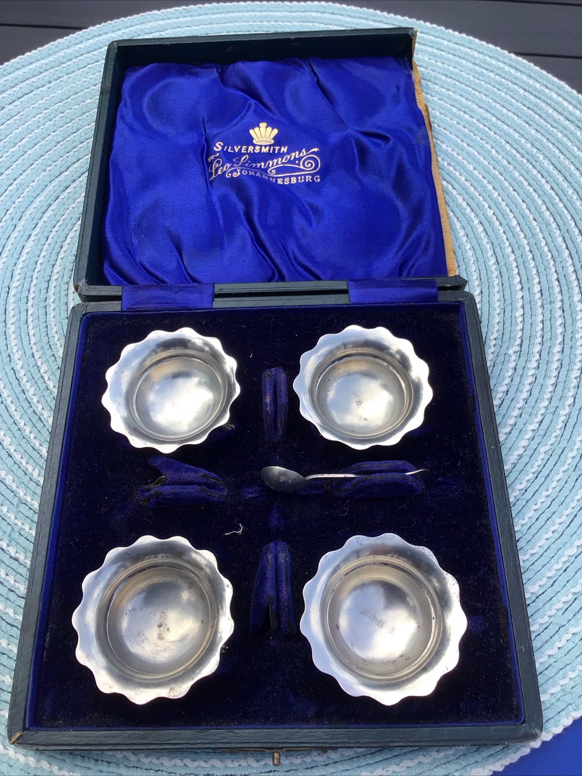 ANTIQUE SOLID SILVER 4 SALTS & 1 SPOON SHEFFIELD JOHN & WILLIAM DEAKIN ...