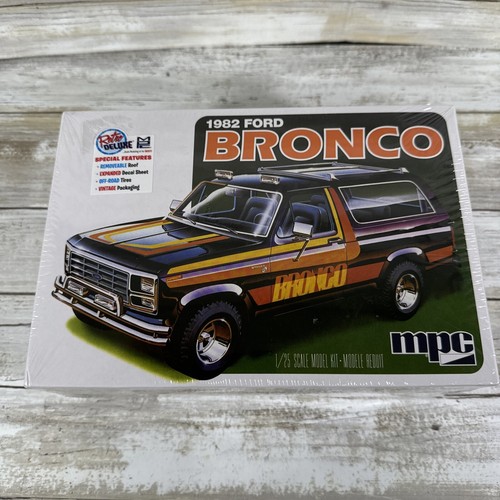 1:25 MPC 1982 Ford Bronco 4x4 *PLASTIC MODEL KIT* NIB | eBay