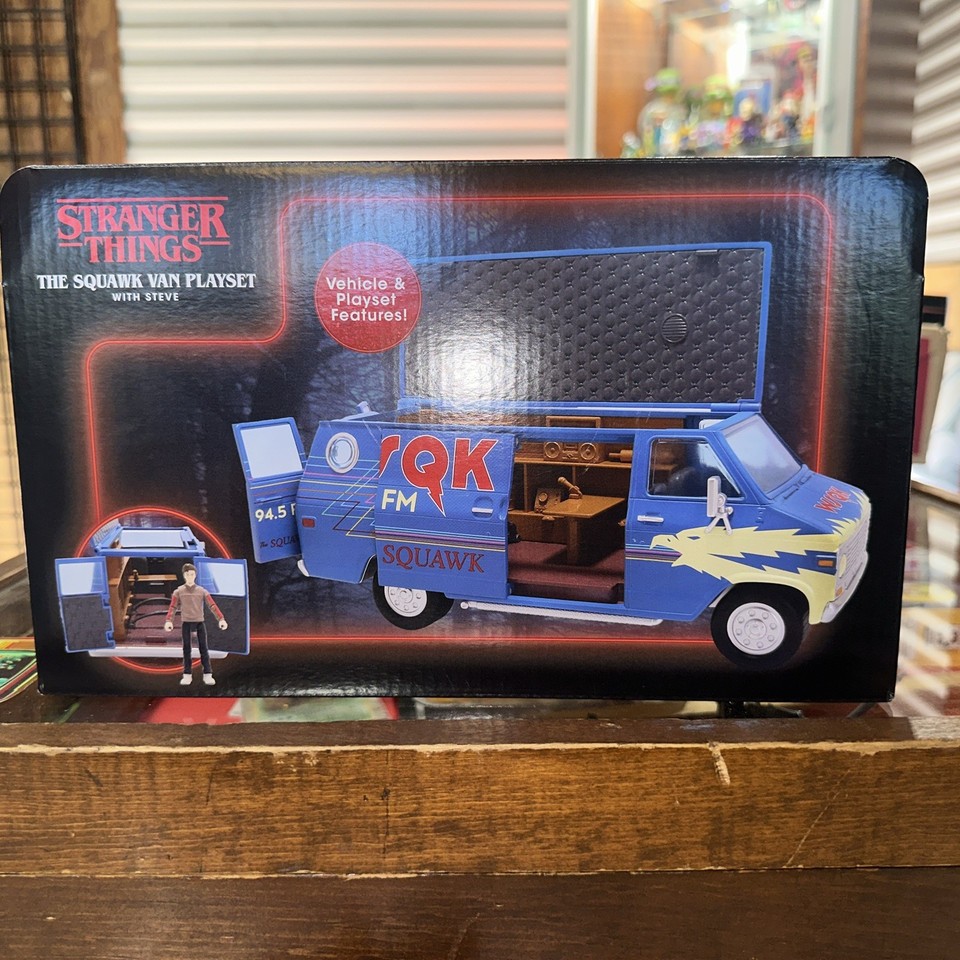Stranger Things Steve Squawk Van Playset Hunt Battle World of Scale ...