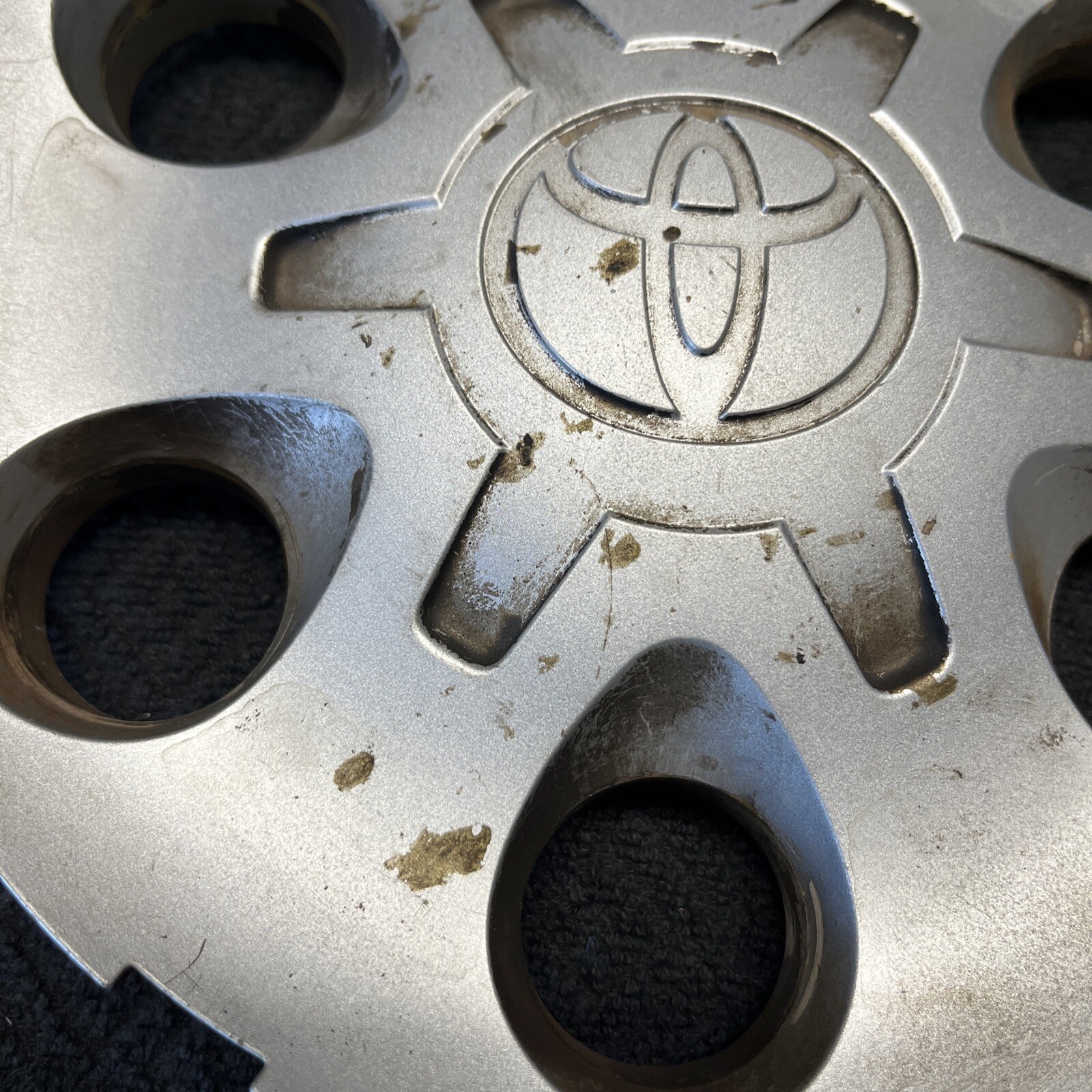 BROKEN CLIPS Toyota Tacoma 42603-0C030-01 OEM Wheel Center Rim Cap Hub ...