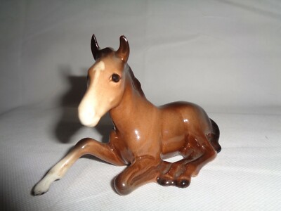 BESWICK HORSE FOAL (LYING) MODEL No. 915 BROWN GLOSS PERFECT | eBay.de