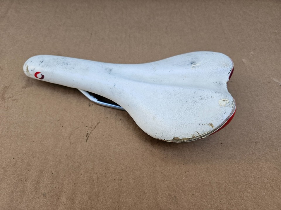 Oval Concepts (Fuji) 300 Road Bike Saddle White Red | eBay