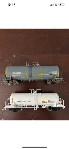 Two Ho Scale Tank Cars Athearn UTLX Atlas Aokx | eBay