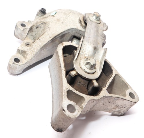Mercedes-Benz W246 W242 Diesel Engine Mounting Bracket A2462401109 ...