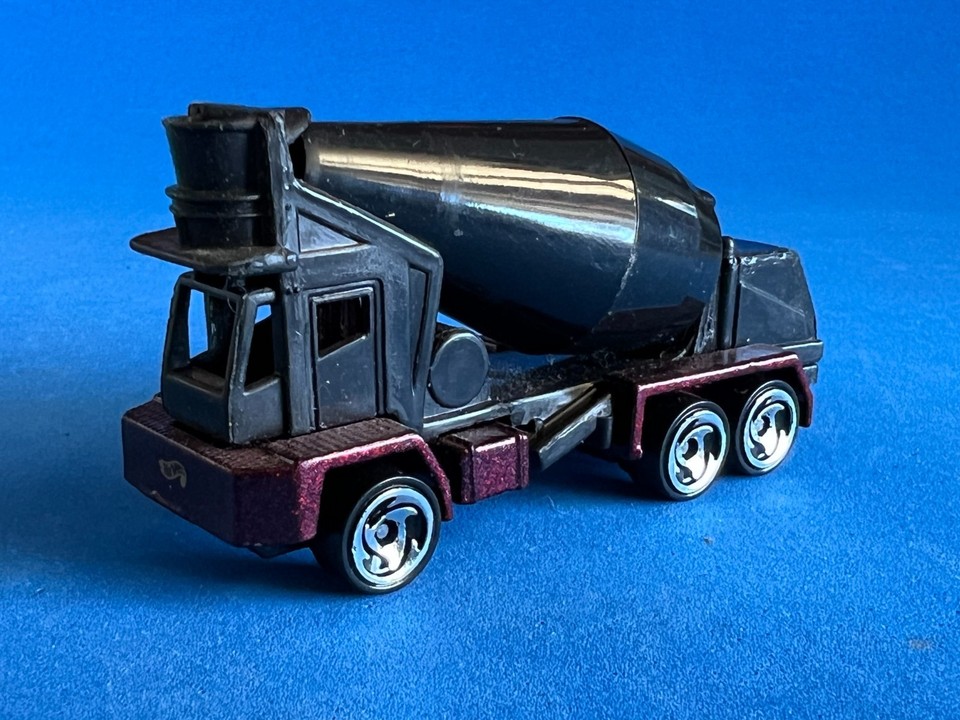 HOT WHEELS X5 BUNDLE OSHKOSH CEMENT TRUCKS VARIOUS COLOURS CONSTRUCTION ...