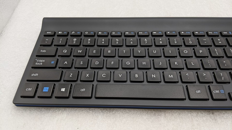 LOGITECH Wireless All-In-One Keyboard TK820 Built-In Touchpad ...