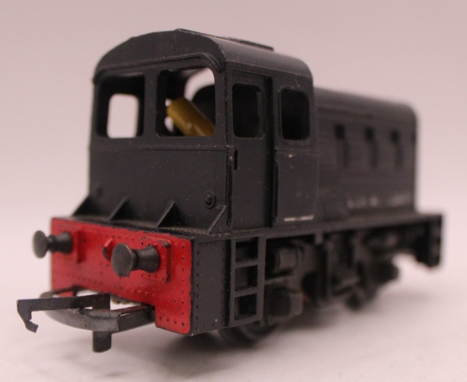 Tri-ang 00 Gauge Black #5 0-4-0 Dock Authority Diesel Shunter Loco ...