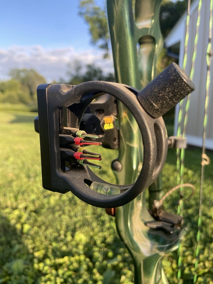Hoyt Trykon XL Compound Bow, Right Handed, Hoyt Drop Away Rest, 5 Pin ...