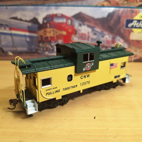 HO Athearn CNW Wide Vision caboose, Flag Version | eBay