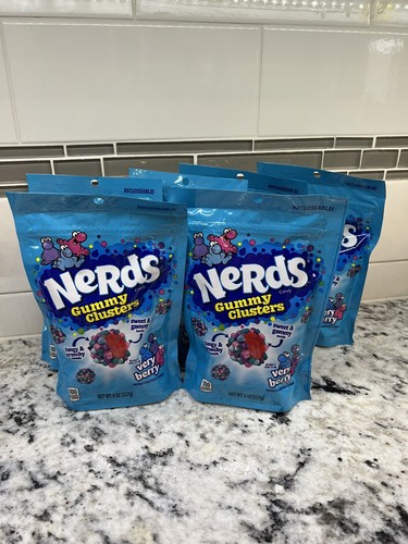 Nerds GUMMY CLUSTERS -VERY BERRY-Candy { LARGE 8 oz RESEALABLE BAG) 4 ...