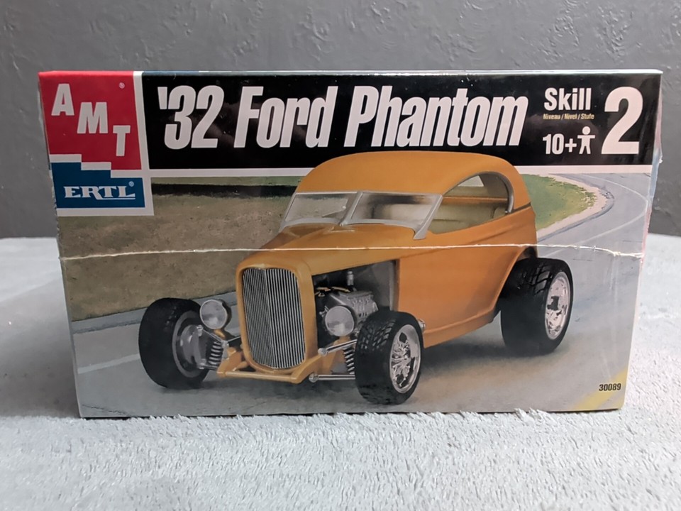 1:25 Scale AMT Ertl Model Car Kit #30089 '32 Ford Phantom Vickie ...