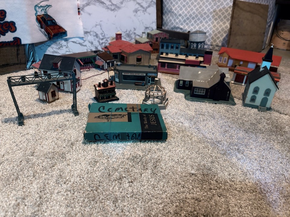 Amtrak Santa Fe HO Scale Mixed Lot Model Trains, Track, Buildings ...