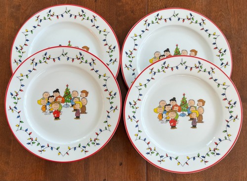 Peanuts Charlie Brown Snoopy Gang Christmas Lights 10.5" Dinner Plates ...