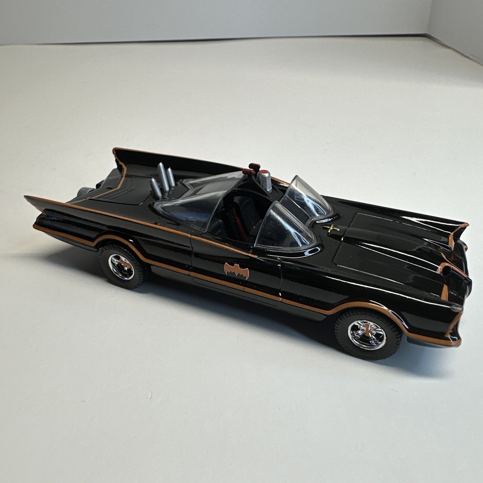 Jada 1:32 Scale 1966 Classic Batman Batmobile Diecast 98680 Pull back ...