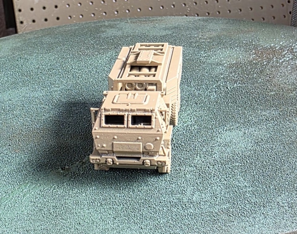 One HO 1/87 scale HIMARS multiple rocket launcher flat car load, desert ...
