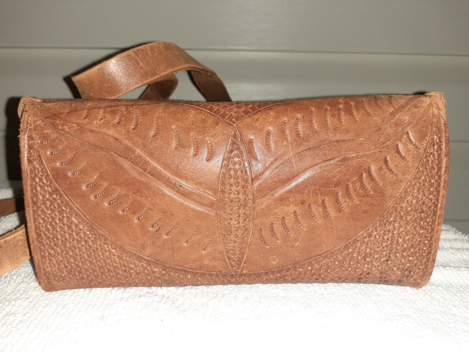 VINTAGE RUGGED HAND TOOLED LEATHER HANDBAG COSTA RICA… - Gem