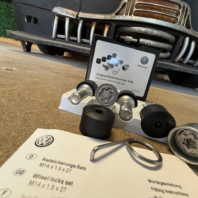 OEM Factory VW Wheel Lock Set With Key And Caps Volkswagen / Audi ...