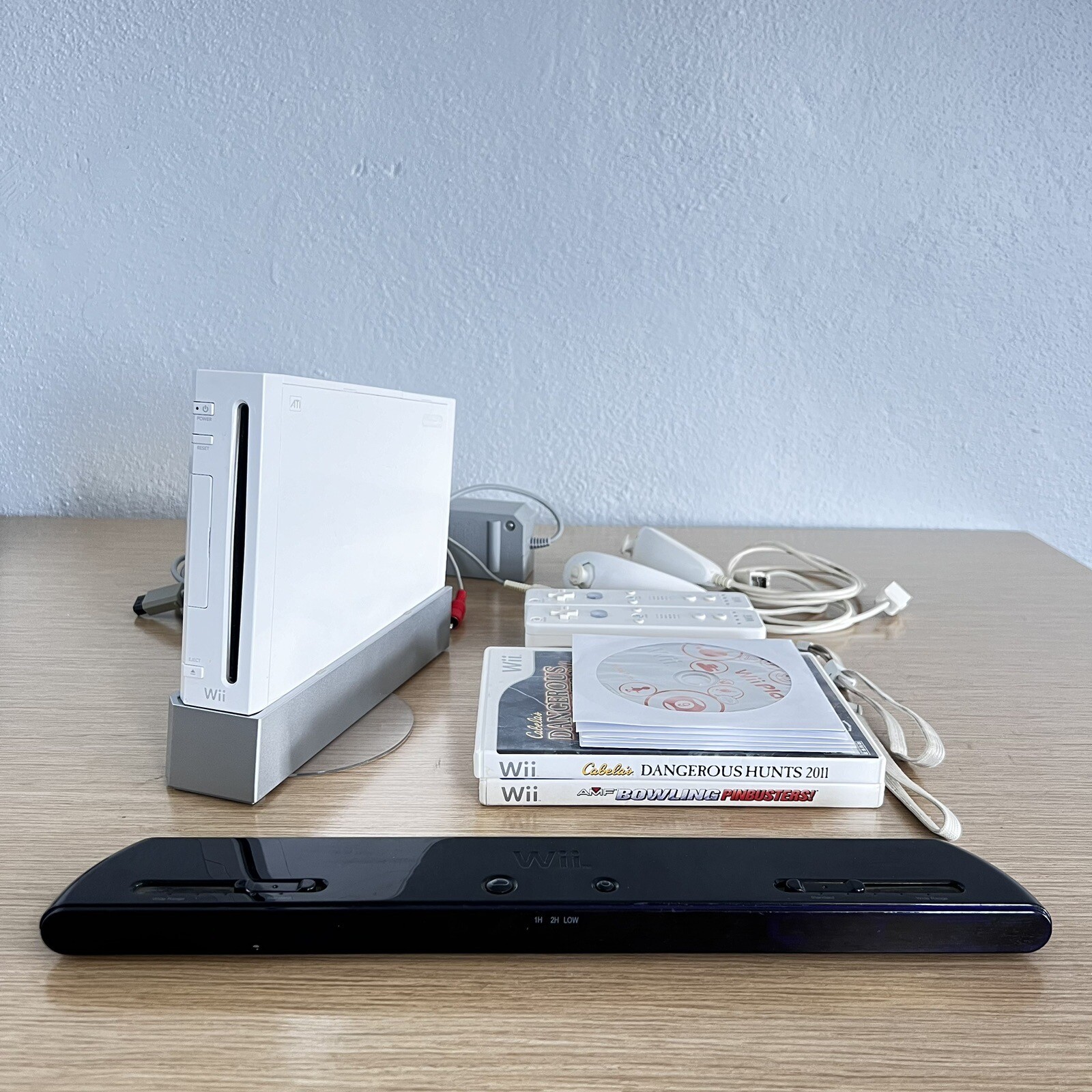 Nintendo Wii Console Bundle w/ Ultra Sensor Bar 2 Controllers/Nunchucks ...