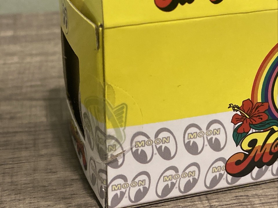 M2 Machines MOONEYES - 1960 VW Delivery Van "KOMBI" R55! | eBay