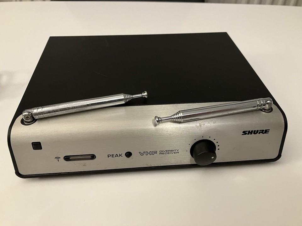 Wireless Shure Sm58 with T2 Vocal Artist Transmitter and VHF Diverstiy ...