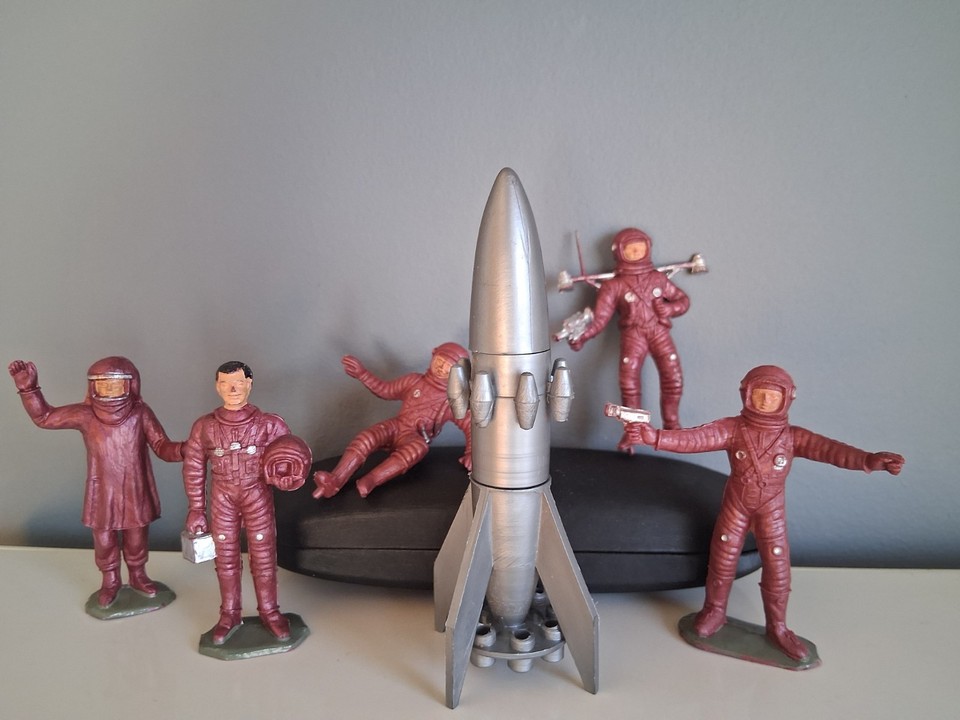 Apolo (Apollo) series. Astronauts and rocket by JECSAN and AIRGAM, 60 ...