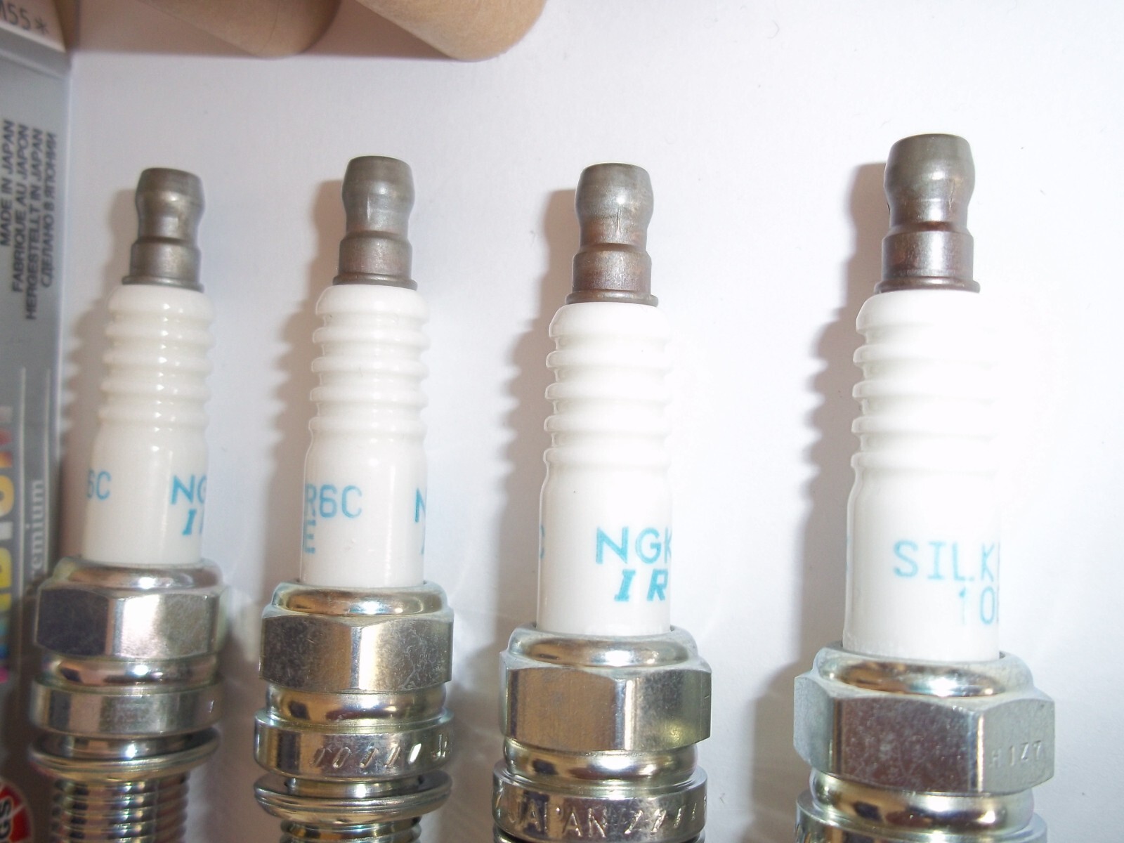 4 NGK SILKR6C10E Iridium sparkplugs for Hyundai i10, i20, i30 and Kia ...