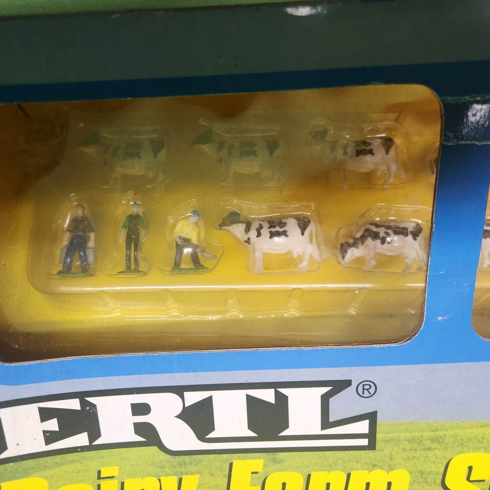 Ertl 1/64th Scale Dairy Farm Over 65 Pieces NIB 36881122791| eBay