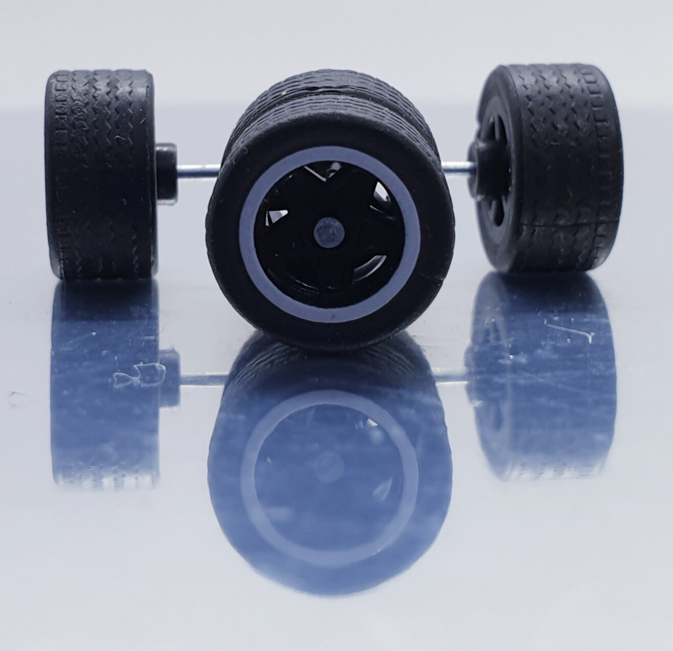 RoadRagers 5 Spoke 1:64 10.5mm Wheels with Rubber Tyres & Axle Set 4 ...