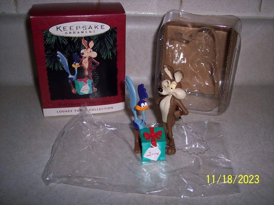 1994 Hallmark Keepsake Ornament Road Runner and Wile E. Coyote Looney ...