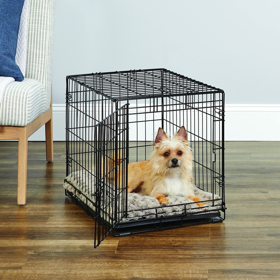 New World Newly Enhanced Single Door New World Dog Crate, Includes Leak ...