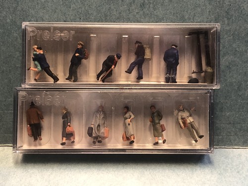PREISER HO Scale Figures Diorama 2 sets of Passengers waiting for train ...