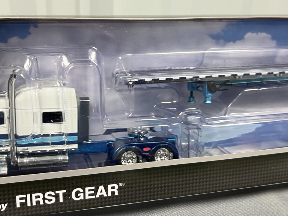 Peterbilt 389 w/ Flatbed McKinney & Sons Chrome 60-1038 DCP NIB 1:64 JC ...