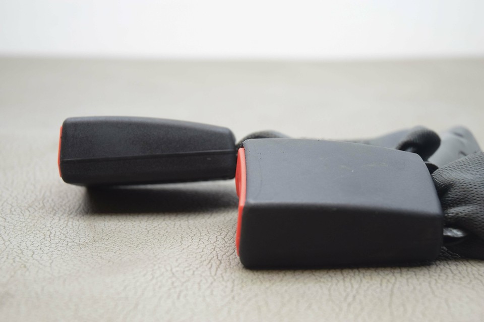 FIAT 500 312 Rear Seat Belts Stalk Buckle Set OEM 34045524 34045525 | eBay