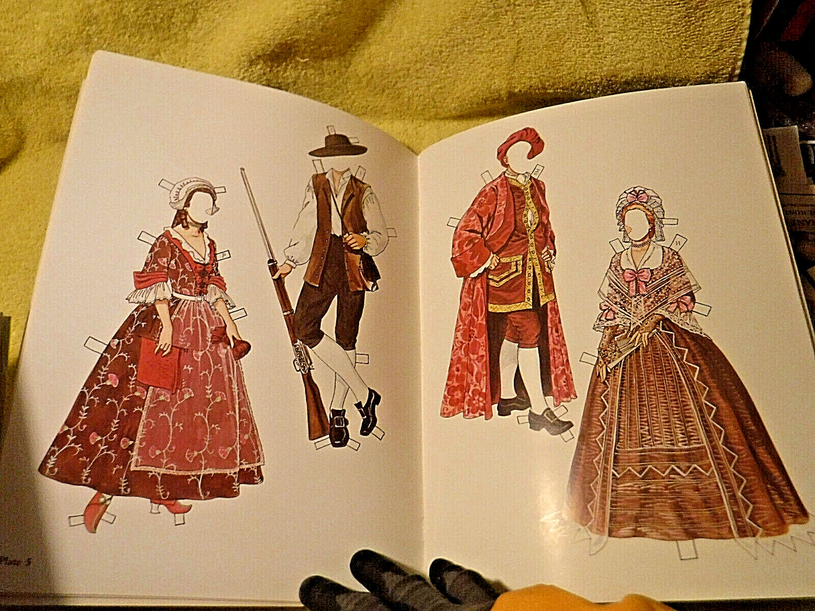 VINTAGE 1983 AMERICAN FAMLY OF THE COLONIAL ERA PAPER DOLLS BOOK, COLOR ...