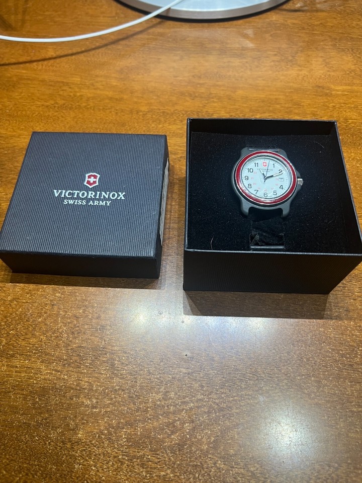 Vintage Swiss Army Victorinox Mens 40mm Watch Field Marlboro Adventure ...