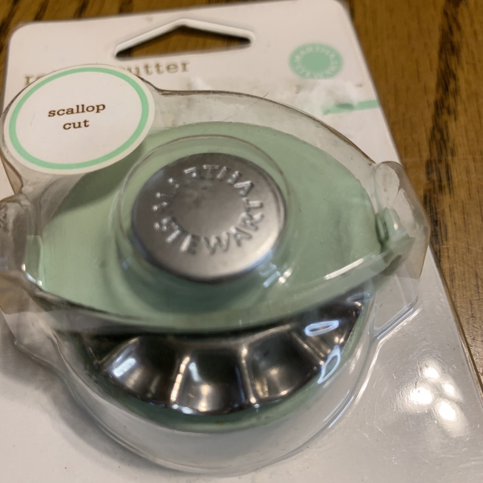 Martha Stewart Rotary Cutter Scallop Cut Small Handheld Blade MA281073 ...